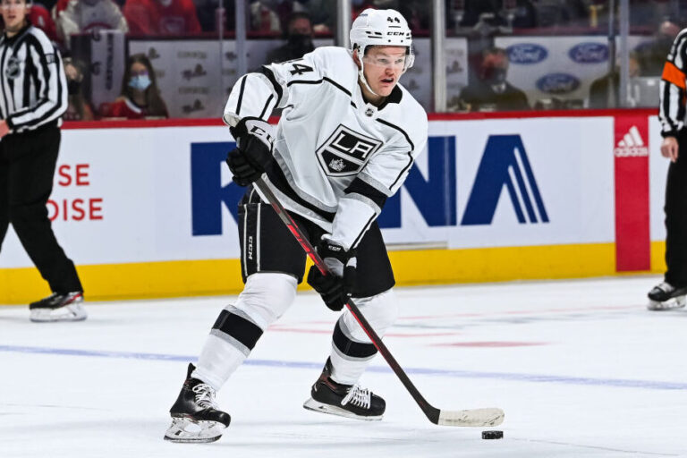 Insider Look: Taylor Walker Contract Negotiations Explained ⇢