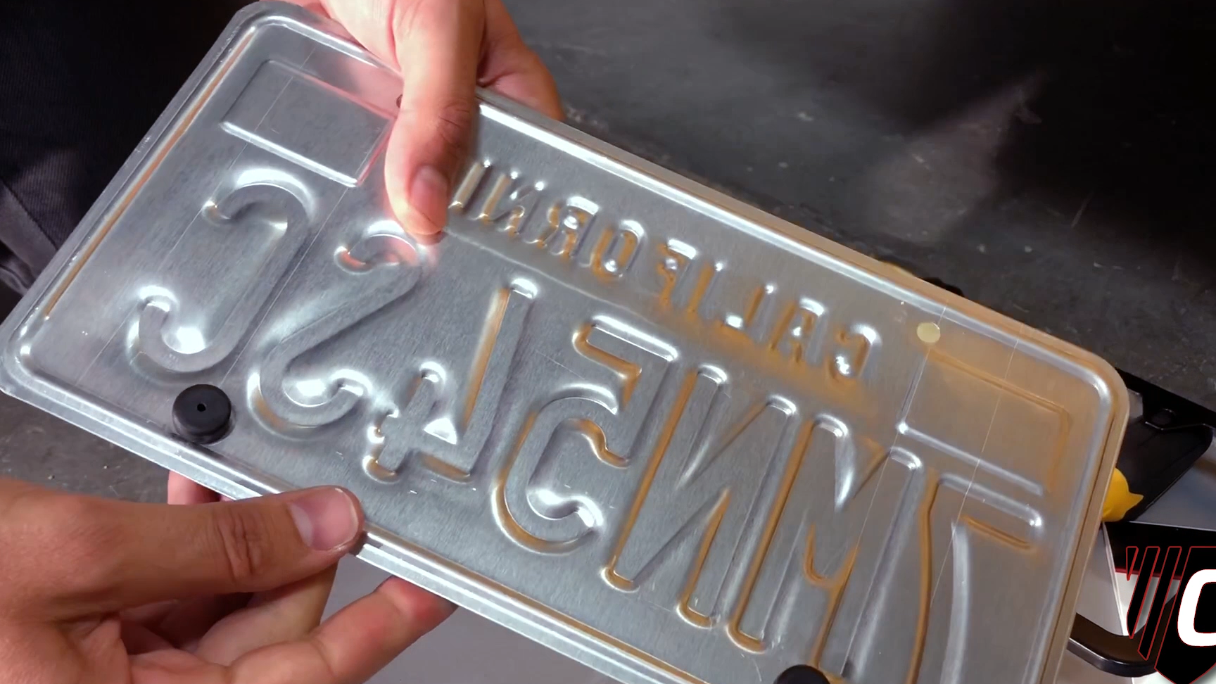 Secure Your Vehicle: The Ultimate Guide to License Plate Screws ⇢